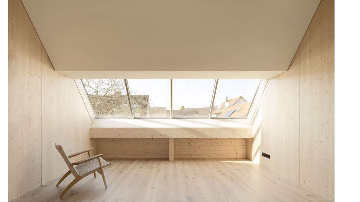 Ein außergewöhnliches Haus mit Holz, Stroh und toller Aussicht