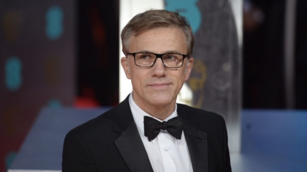 Elegantes Deutscher Schauspieler Bei James Bond Fotos