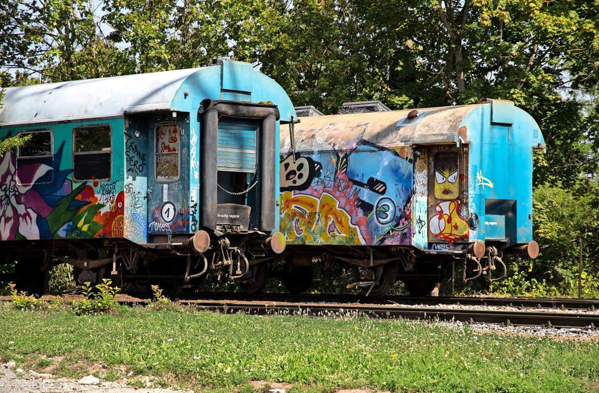 Spektakulärer Umzug für die Künstler-Waggons